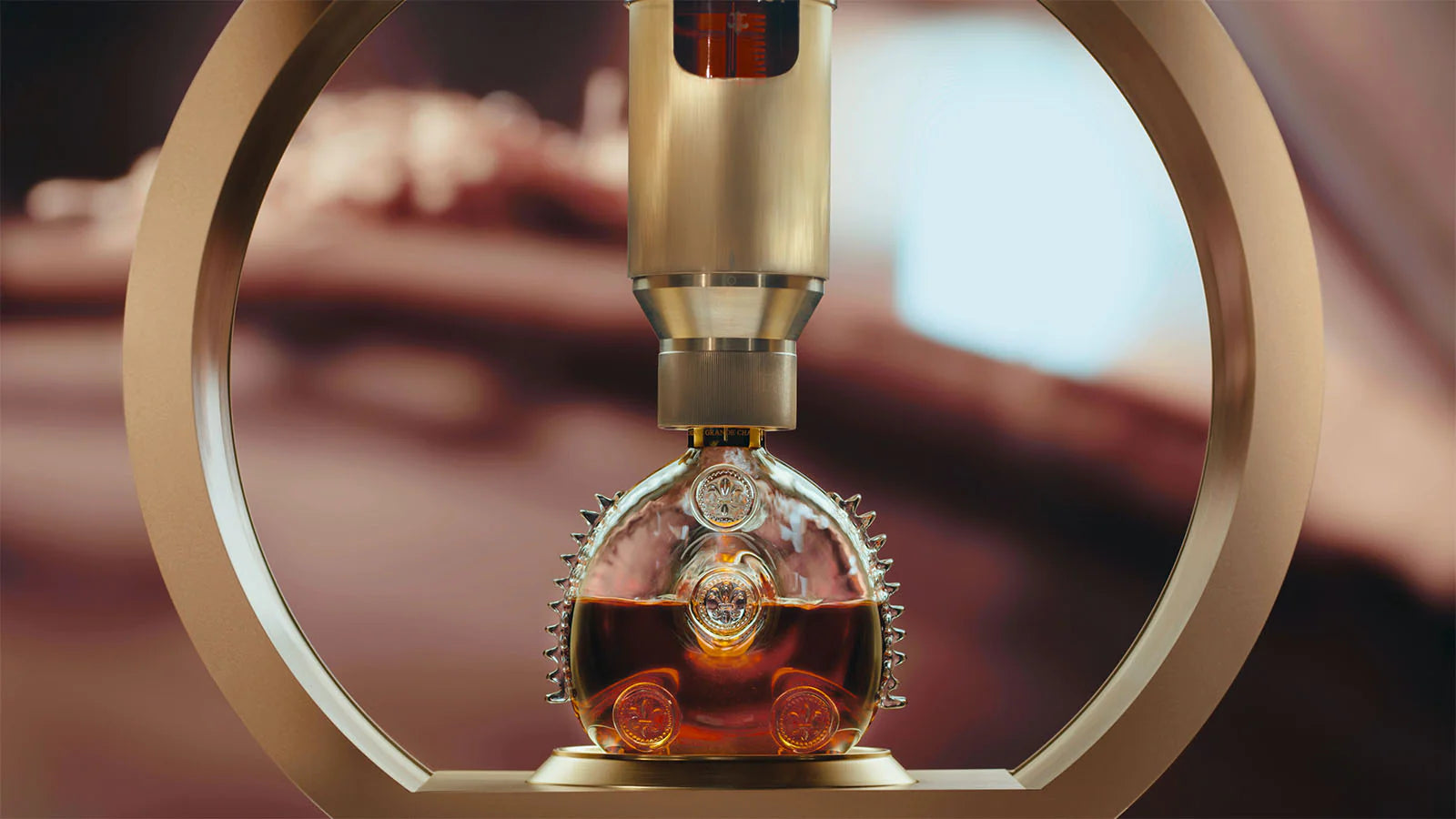 Un rituel de remplissage pour le Cognac LOUIS XIII